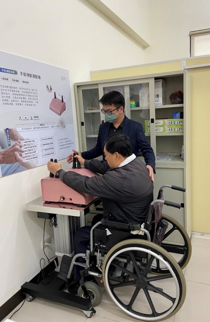 TURTLEGYM捐贈全身垂直輪椅律動機與手部律動設備 幫助彰化脊髓損傷傷友運動及復健